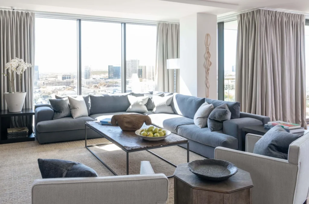 River Oaks High Rise: Modern Design by Ginger Barber